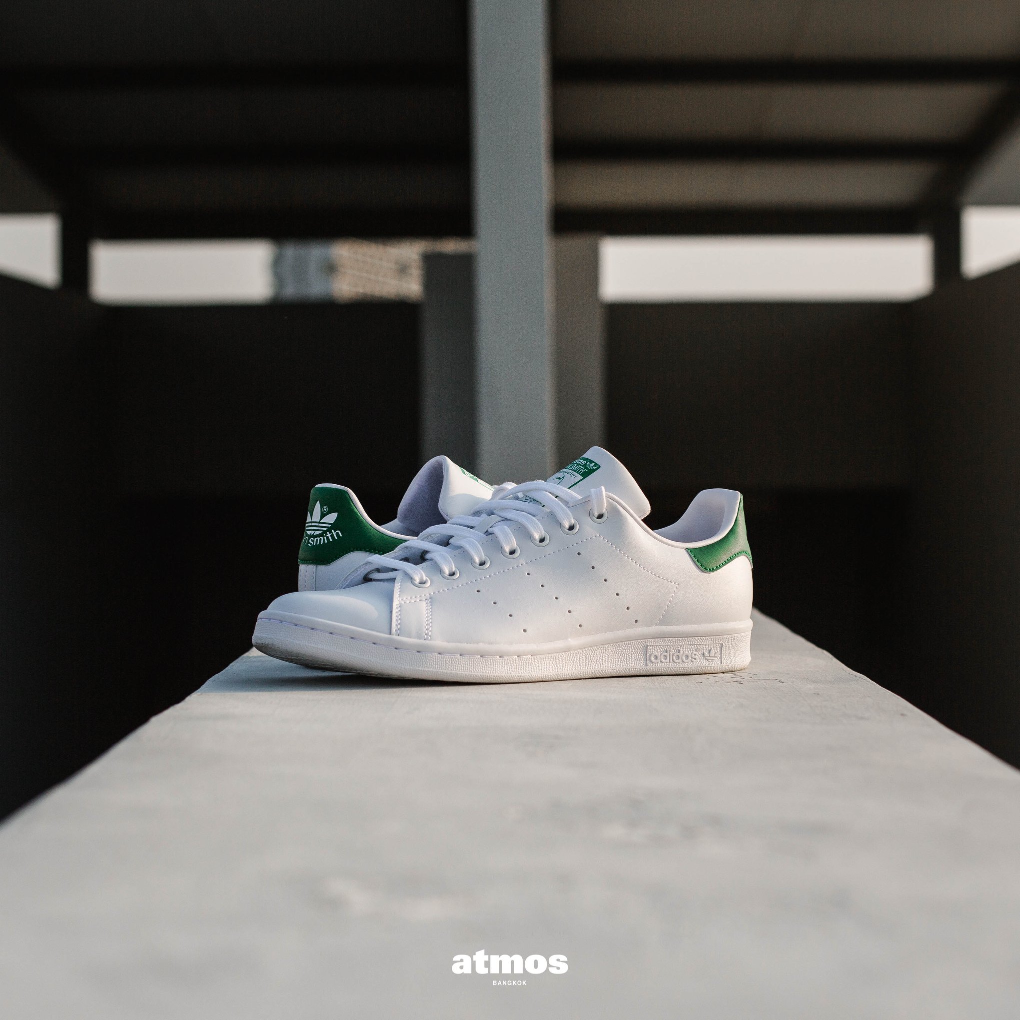 กลับมาอีกครั้งกับรองเท้า STAN SMITH สนีกเกอร์ที่มาพร้อมความเรียบง่าย ...
