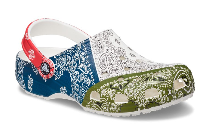 CROCS Classic Bandana Clogs มาพร้อม Iconic Crocs Comfort™ น้ำหนักเบา ...